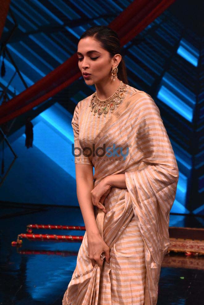 Deepika Padukone On The Sets Of Super Dancer- Boldsky