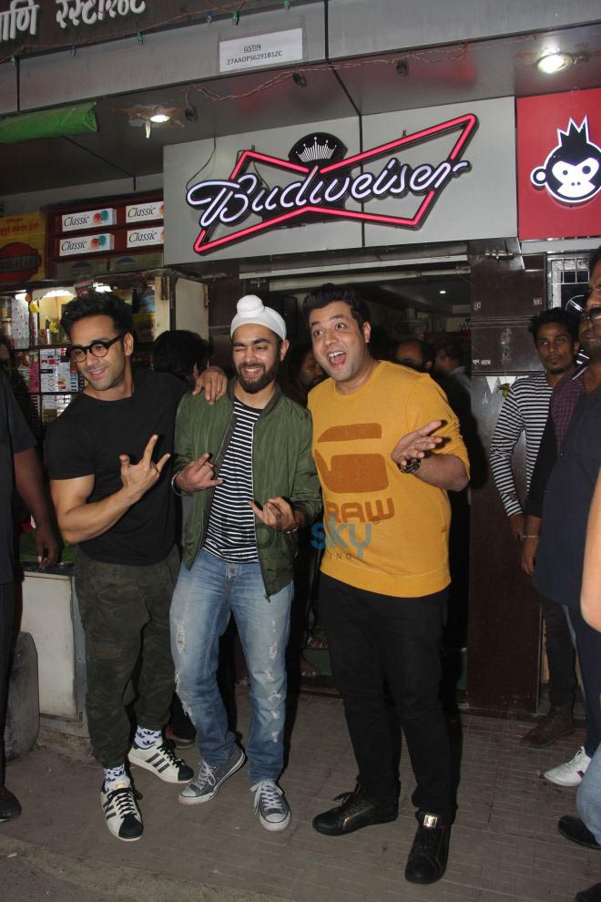 Fukrey Star Cast Spotted At Janta Bar Bandra- Boldsky