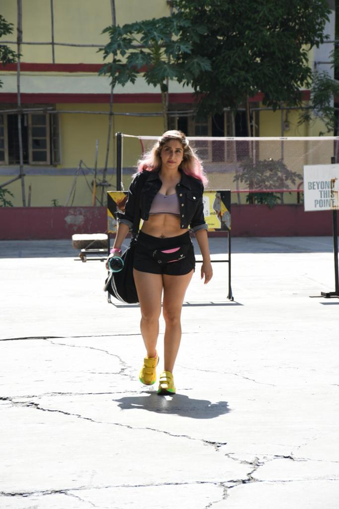 Gym Looks 2023: Singer Neha Bhasin spotted outside Gym in Bandra ...
